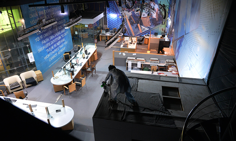 Hungry protesters storm PTV canteen - Pakistan - DAWN.COM