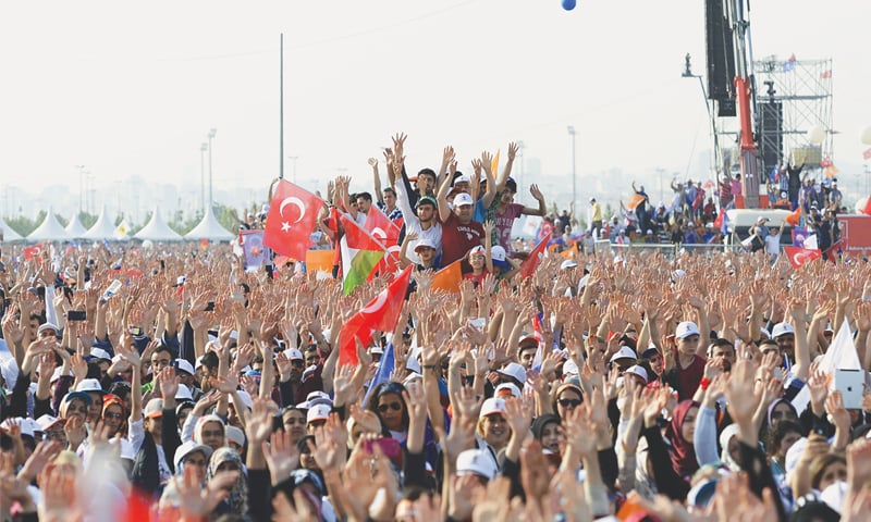Turkish PM holds big election rally in Istanbul - World - DAWN.COM