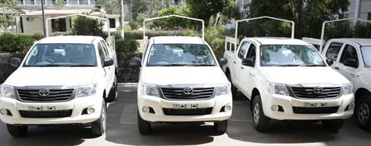 US officials hand over four pick-ups to Sindh police - Pakistan - DAWN.COM