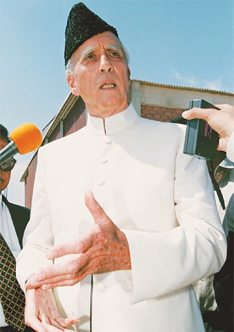 Prolific actor Christopher Lee dies - Newspaper - DAWN.COM