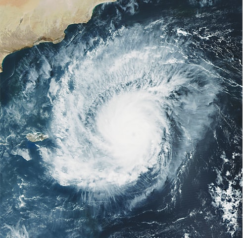 Two killed as cyclone Megh hits Yemeni island - Newspaper - DAWN.COM