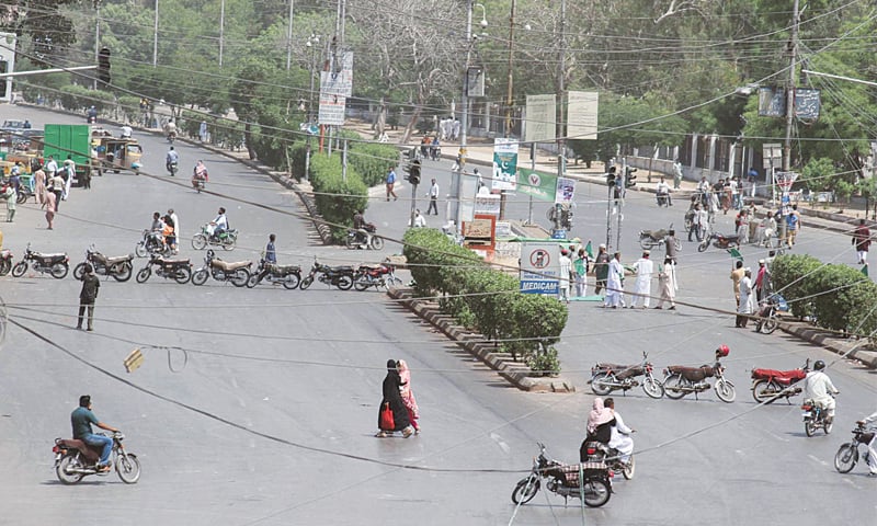 Traffic mess as Islamabad stand-off spills over into Karachi - Pakistan ...
