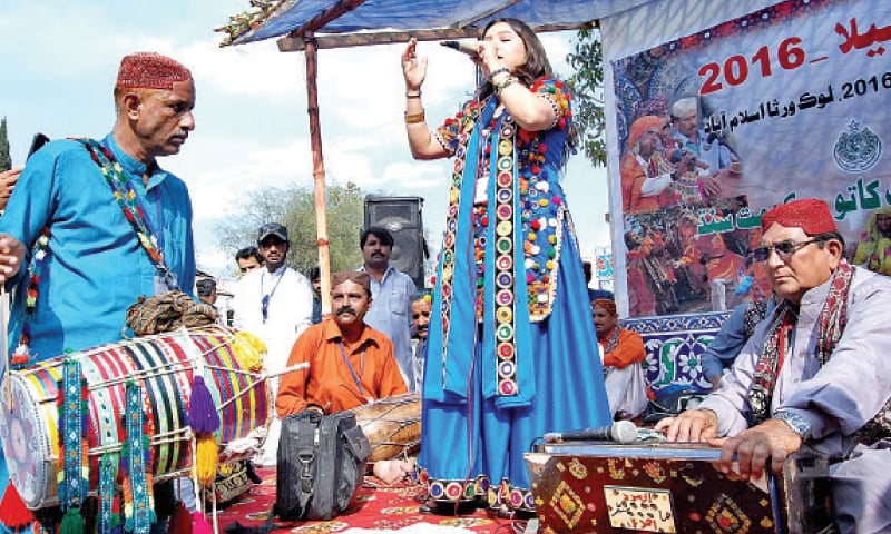 Over 500 artisans display their skills at Lok Mela - Pakistan - DAWN.COM