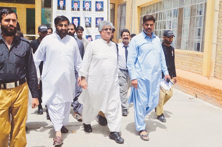 Former Quetta nazim Lehri held on graft charge - Newspaper - DAWN.COM