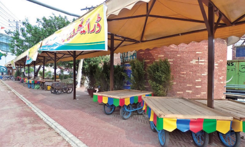 Pushcart market fails to attract customers - Pakistan - DAWN.COM