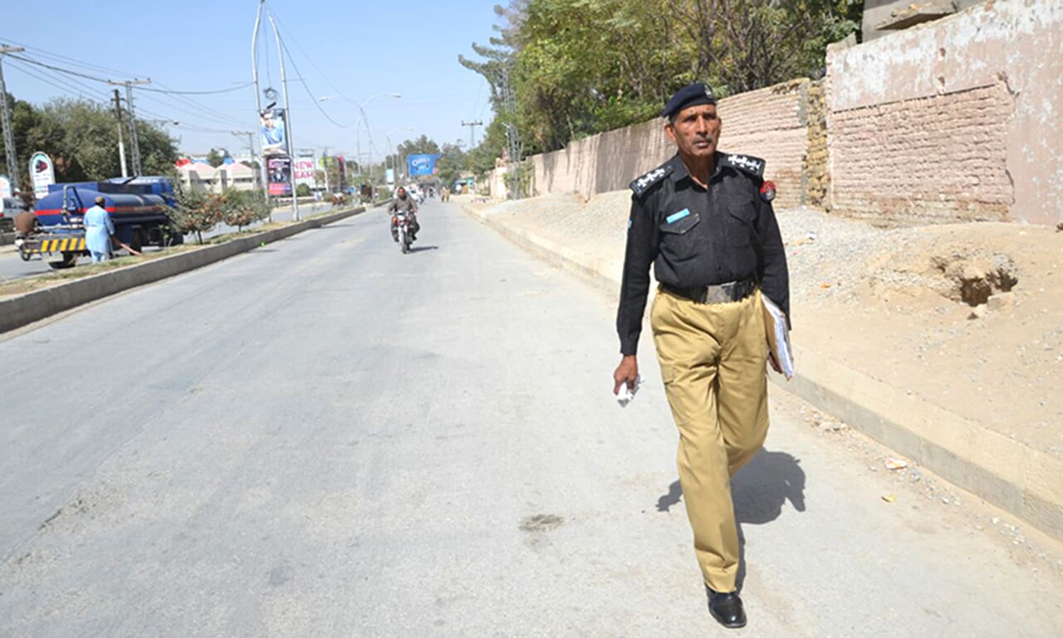 Meet Nazar Muhammad, the police officer who rides his bicycle to work ...