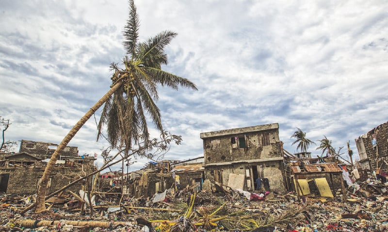 Hurricane claims 400 lives in Haiti, stalks US coast - Newspaper - DAWN.COM