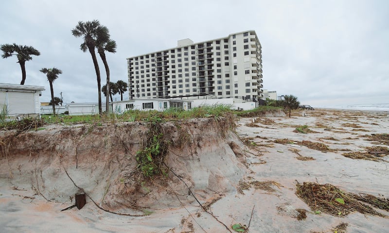 Hurricane Matthew rakes Atlantic coast; US death toll at four ...