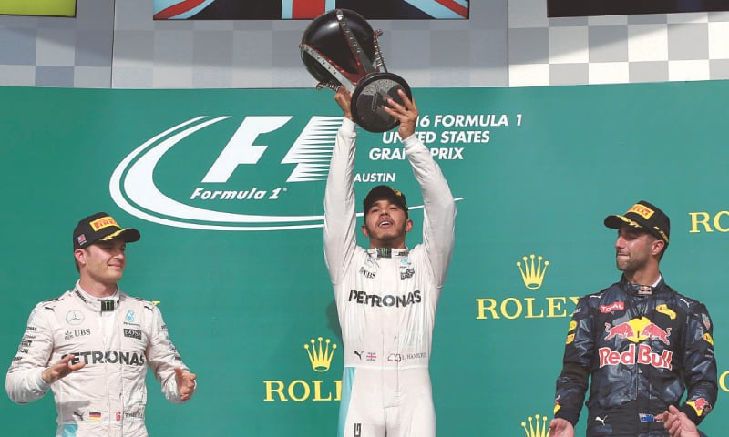 Hamilton wins US Grand Prix to keep F1 title bid alive - Newspaper ...