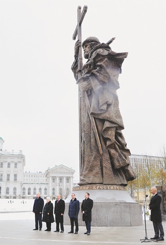 Putin unveils monument to Russia’s ‘spiritual founder’ - Newspaper ...