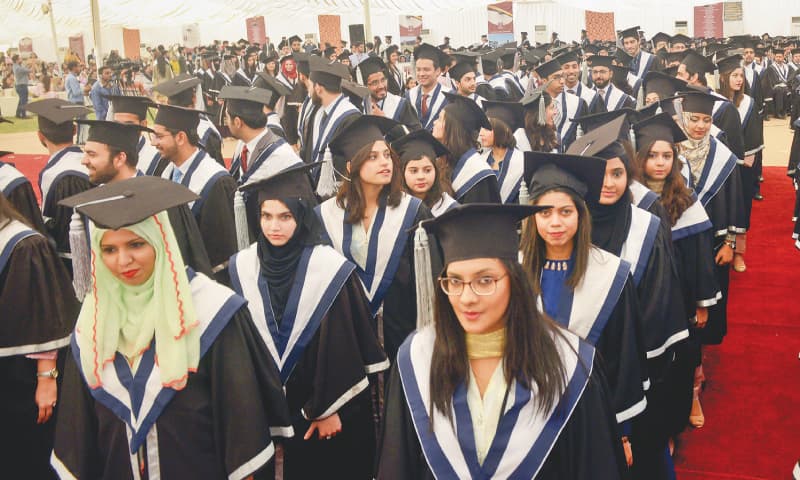 695 graduates receive degrees at IBA convocation - Newspaper - DAWN.COM