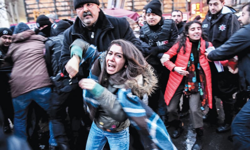 Turks angry over IS video of soldiers burned alive - World - DAWN.COM