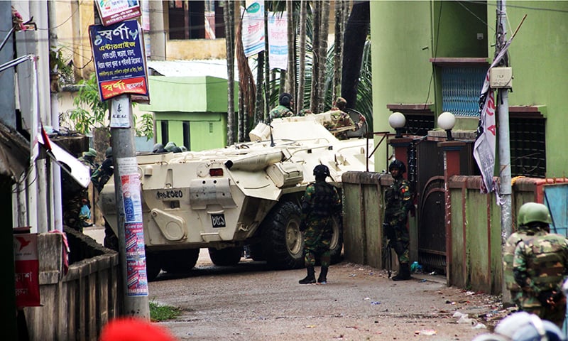 Blasts kill six as Bangladesh commandos storm militant hideout - World ...