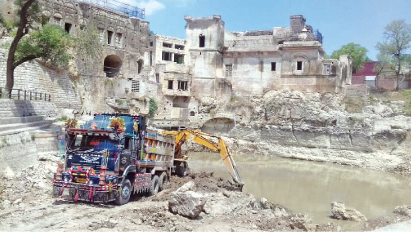 De-silting of fabled pond at Katas Raj begins - Newspaper - DAWN.COM