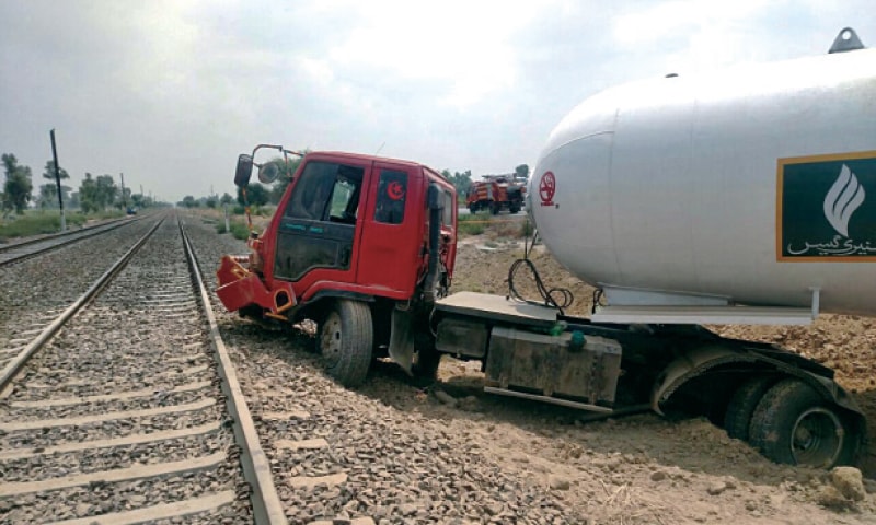 Tanker accident disrupts rail traffic - Newspaper - DAWN.COM