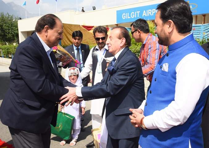 President arrives in GB on four-day visit - Newspaper - DAWN.COM