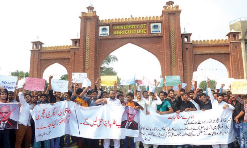 Ex-students protest unaccredited UAF degree programme - Newspaper ...