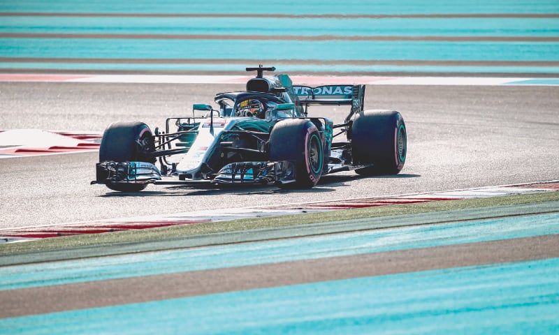 Hamilton takes pole for final race of F1 season - Newspaper - DAWN.COM