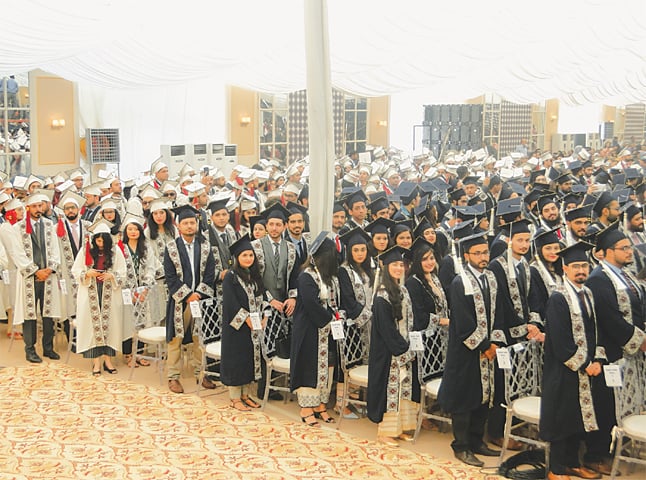 IoBM holds 21st convocation - Newspaper - DAWN.COM