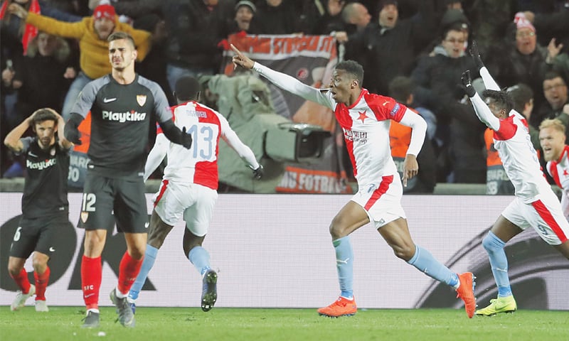 Aubameyang helps Arsenal join Chelsea in quarters - Newspaper - DAWN.COM