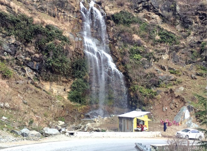 Shangla’s Machar waterfall a place worth visiting - Newspaper - DAWN.COM