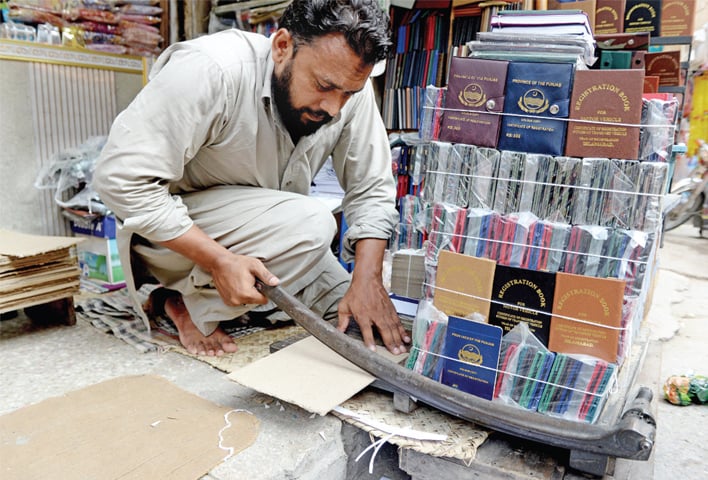 Bookbinding — a craft on the decline - Newspaper - DAWN.COM