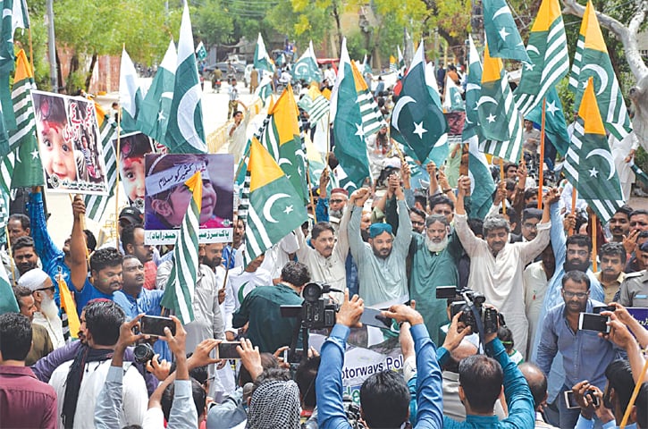 Sindh celebrates Independence Day with unusual zeal - Pakistan - DAWN.COM