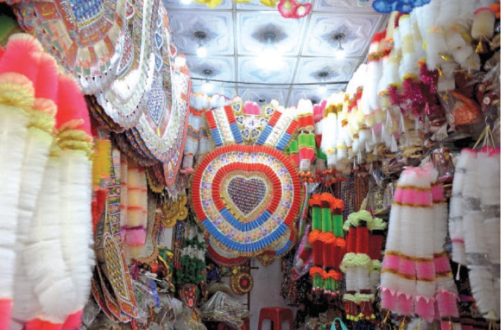 Once booming currency garlands being elbowed out by modern trends ...