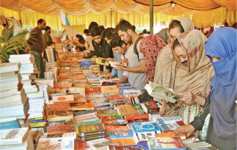 Book fair at UoP attracts bibliophiles in droves - Newspaper - DAWN.COM
