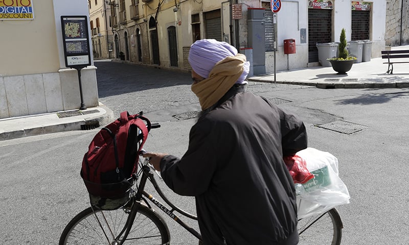 Keeping Italians at home is headache for authorities - World - DAWN.COM