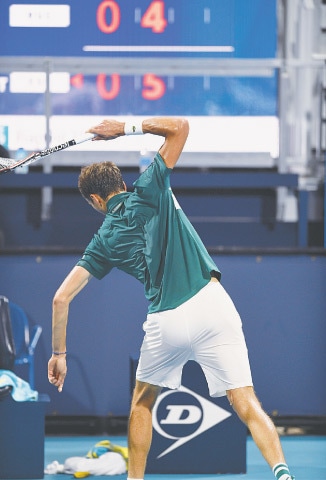 Osaka’s winning streak ends, Medvedev also loses - Newspaper - DAWN.COM