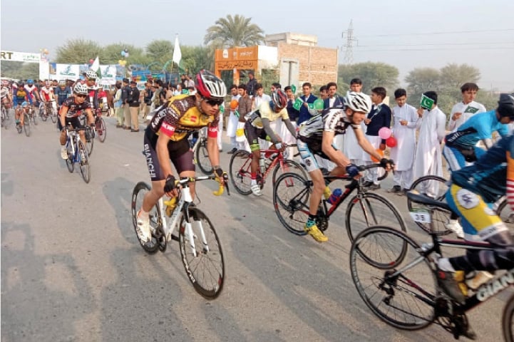 Cycle race reaches Gomal Zam Dam - Newspaper - DAWN.COM