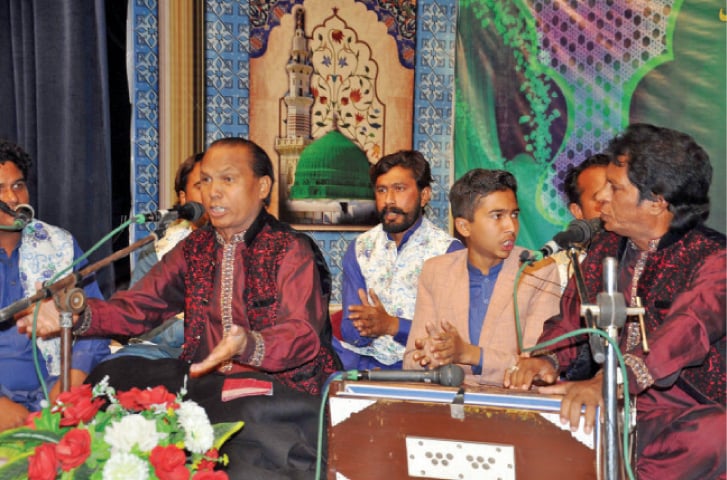 Qawwals mesmerise audience at RAC - Newspaper - DAWN.COM