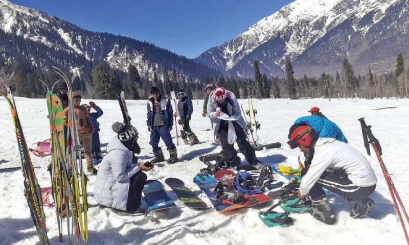 Three-day winter sports competition begins - Newspaper - DAWN.COM