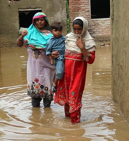 Floods particularly affect womenfolk - Newspaper - DAWN.COM