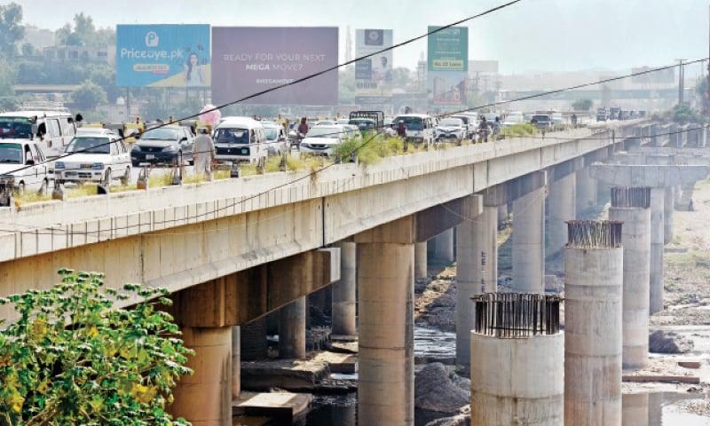 Work on Soan bridge widening drags on - Newspaper - DAWN.COM