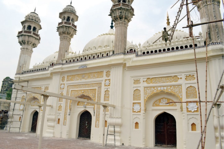 Mughal-era mosque glorifies architectural excellence - Newspaper - DAWN.COM