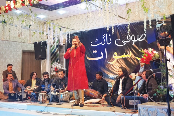 Qawwali night keeps audience spellbound at Swat festival - Newspaper - DAWN.COM