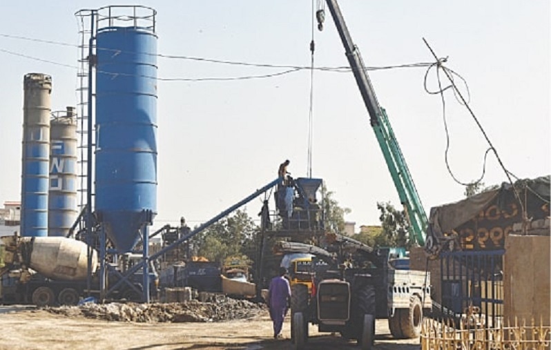 Construction site continues to operate in Karachi's North Nazimabad ...