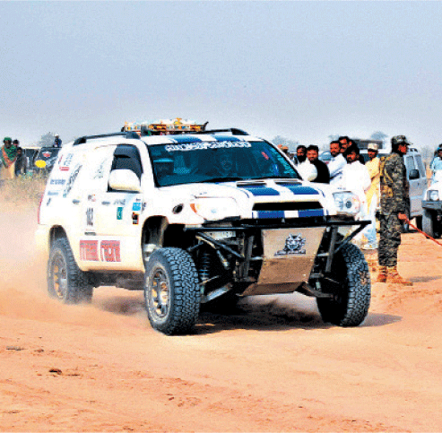 Shadikhel wins prepared category race of jeep rally - Newspaper - DAWN.COM