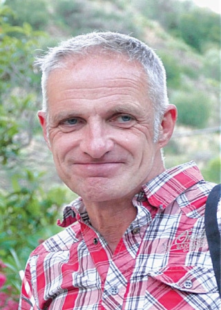 Iran frees two French citizens - Newspaper - DAWN.COM