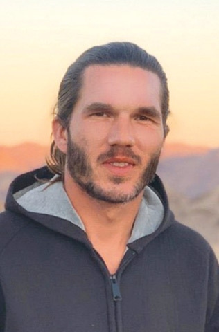 Iran frees two French citizens - Newspaper - DAWN.COM