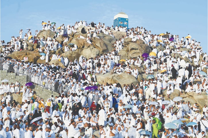 Pilgrims ascend Mount Arafat as Ummah urged to forge unity - World - DAWN.COM