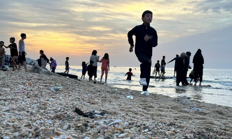 PHOTOS: Palestinians flock to beach for momentary respite amid ...