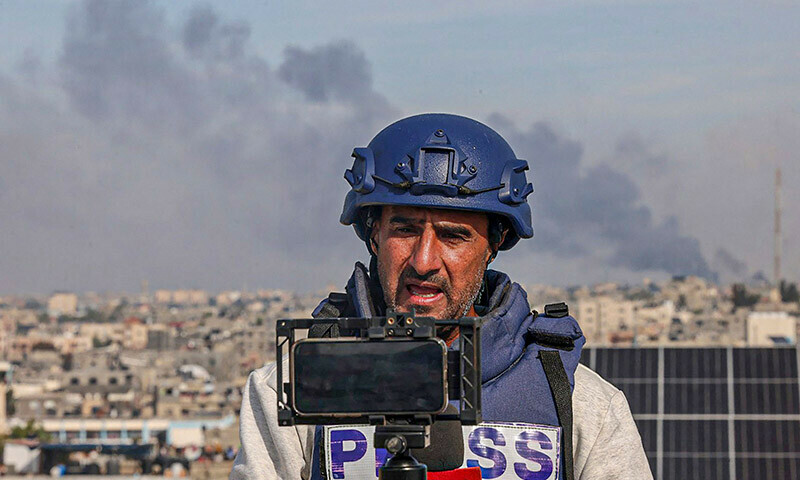 PHOTOS: Palestinian journalists use mobile phones, eSIMs to broadcast ...