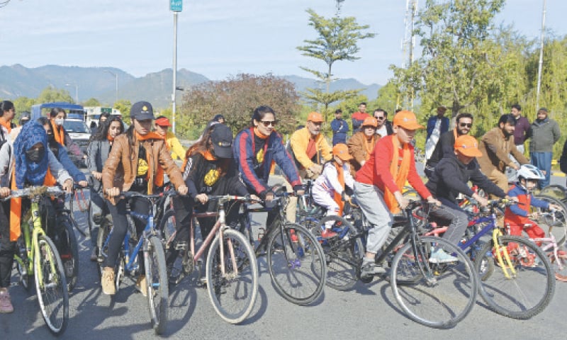 ‘Cycling Sunday’ observed in Islamabad - Newspaper - DAWN.COM