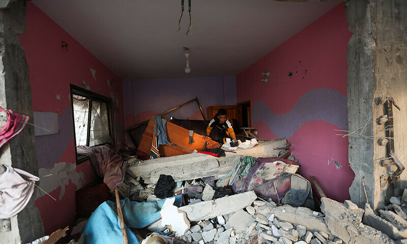 PHOTOS: Palestinians inspect damage to buildings after an Israeli ...
