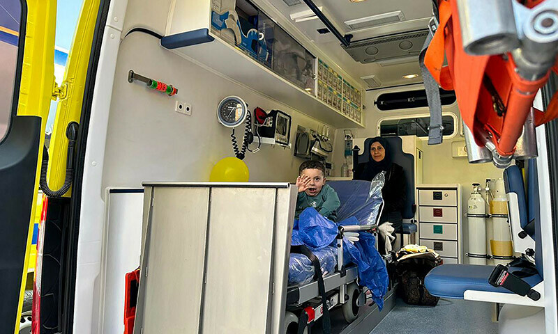 PHOTOS: Palestinians evacuated to Egypt await medical attention from Red Cross volunteers - DAWN.COM