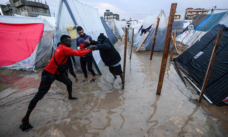 PHOTOS: Displaced Palestinians grapple with floods in tent camp after ...