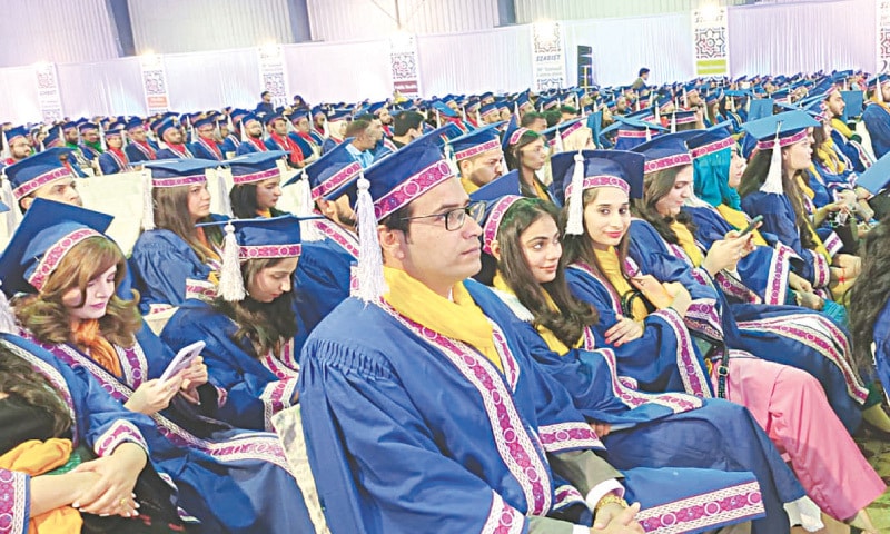 1,750 awarded degrees at Szabist convocation - Newspaper - DAWN.COM